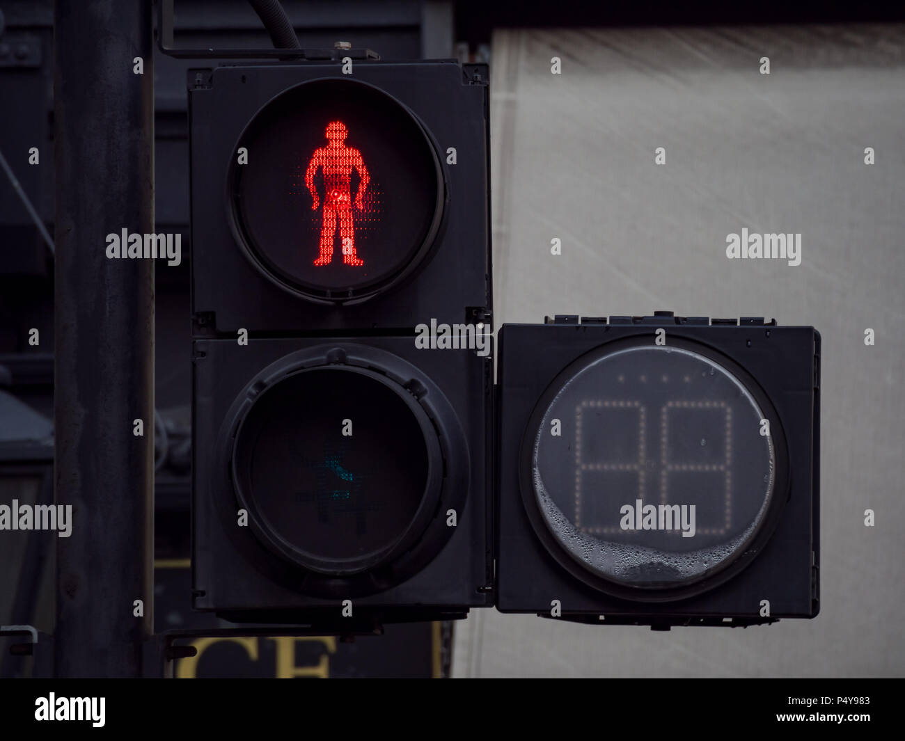 Red traffic light at London, United Kingdom Stock Photo - Alamy