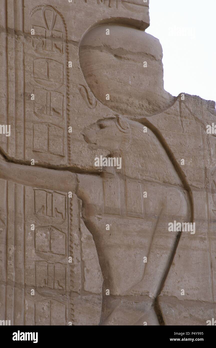 Lion head uraei solar disk hi-res stock photography and images - Alamy