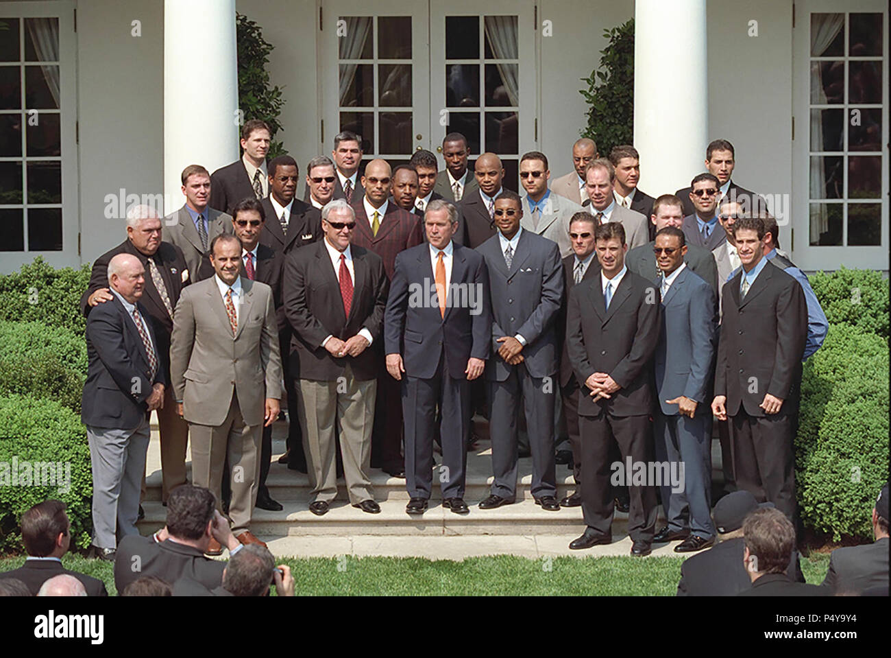 President George W. Bush stands with the 2000 World Series Champion New ...