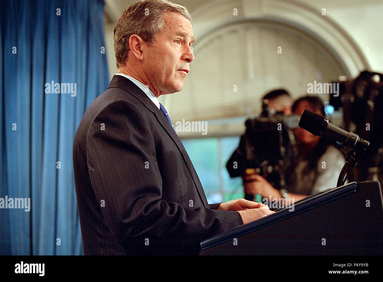 George w bush press briefing hi-res stock photography and images - Alamy