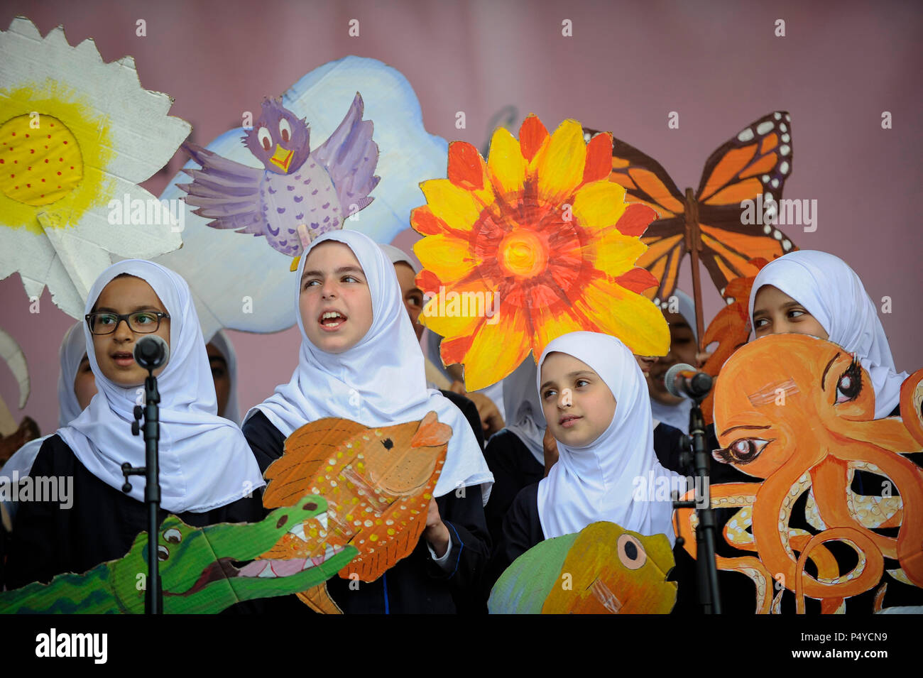Al sadiq al sahra schools choir hi-res stock photography and images - Alamy
