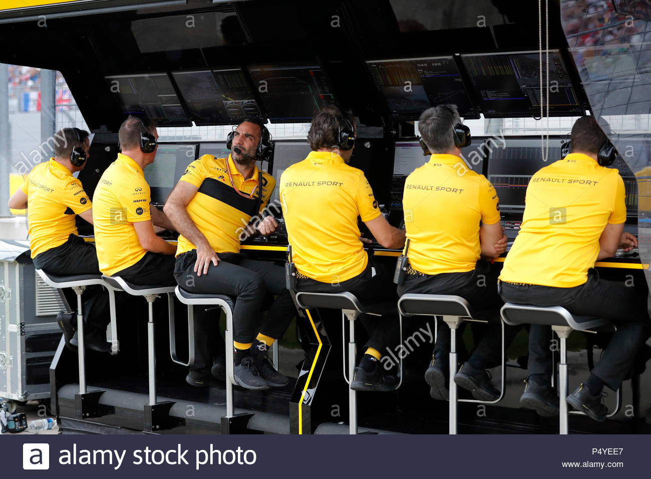 F1 Pit Wall Stock Photos & F1 Pit Wall Stock Images - Alamy
