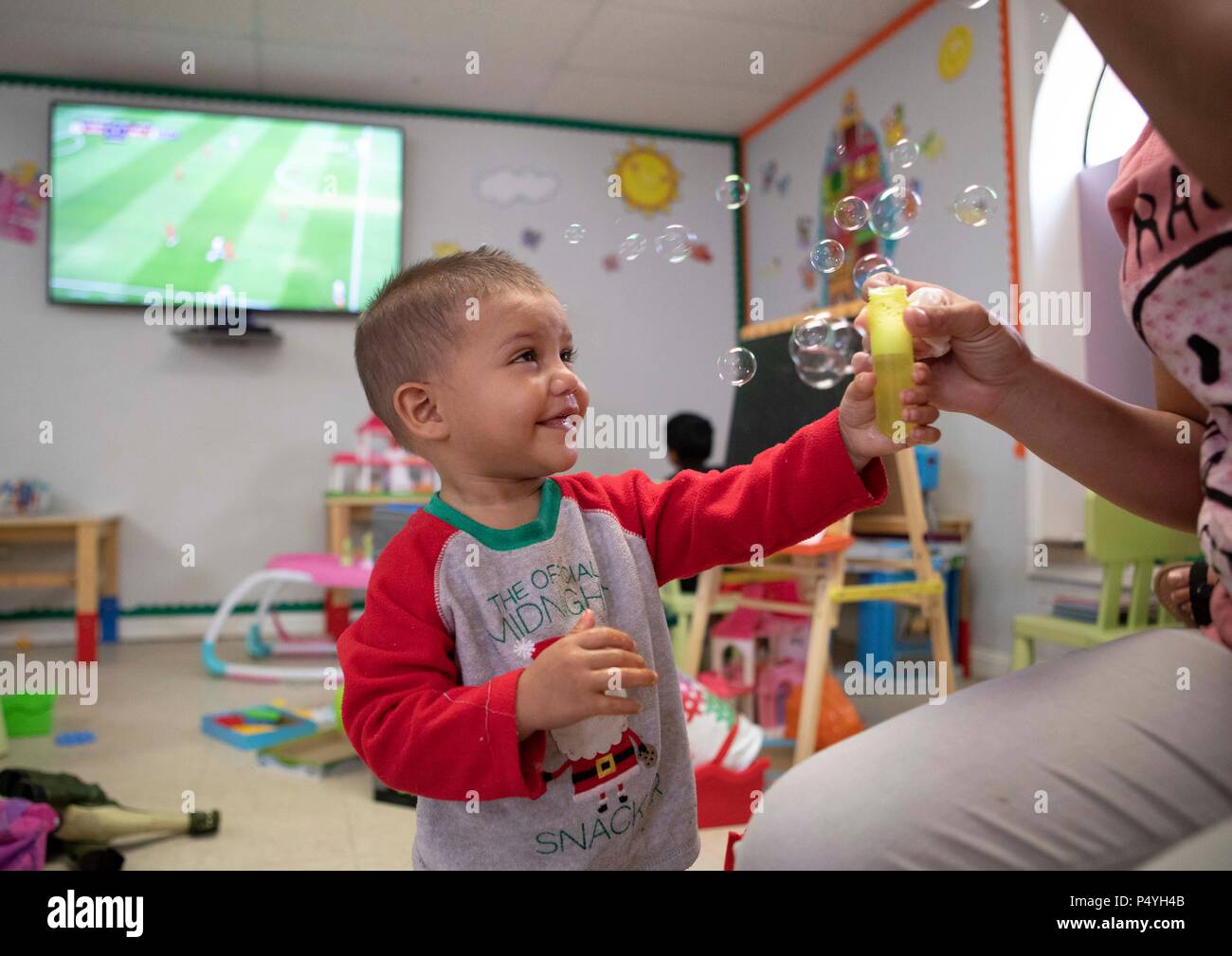 Immigrant family hi-res stock photography and images - Alamy
