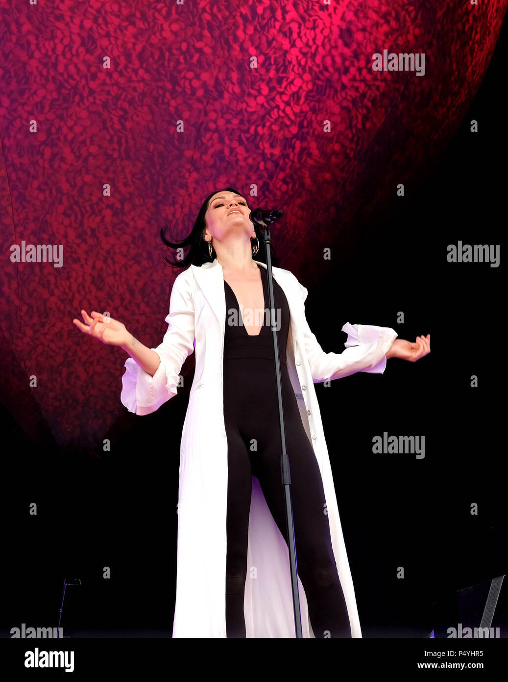 Jessie j performing on stage hi-res stock photography and images - Alamy