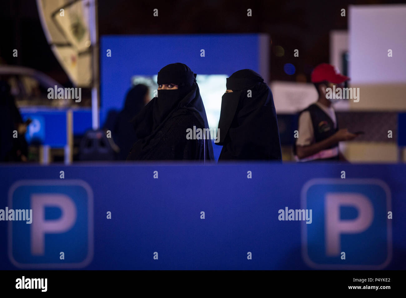 Women driving saudi arabia hi-res stock photography and images - Alamy