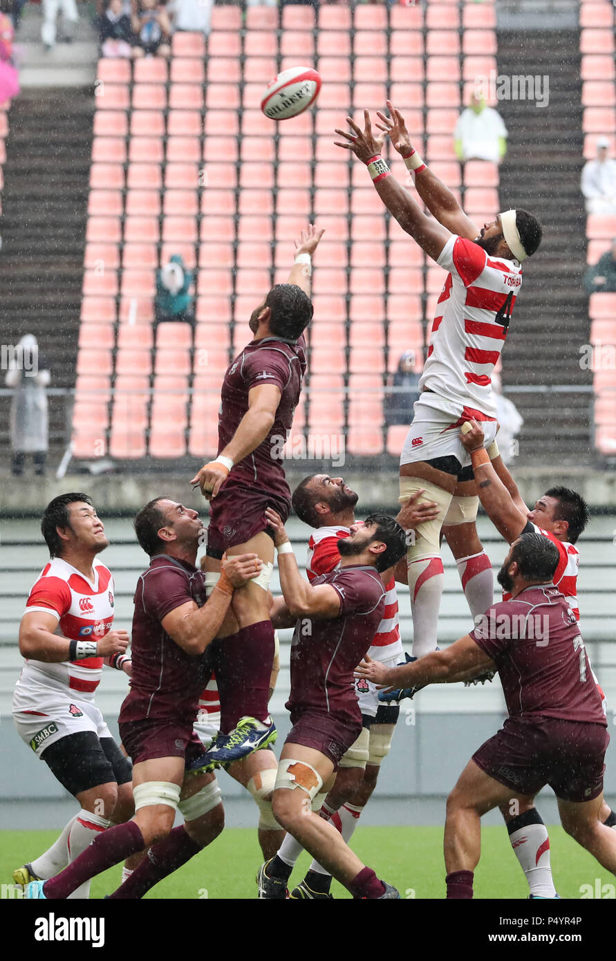 Toyota, Japan. 23rd June, 2018. Japan's Samuel Anise (R) catches the ...