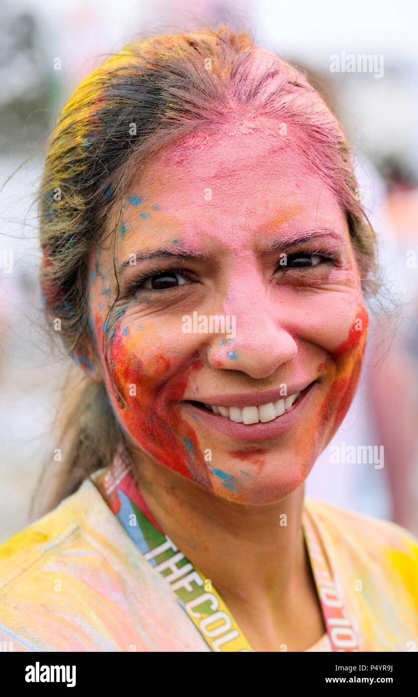Los Angles, USA. 23rd June, 2018. A runner with color powder on her ...