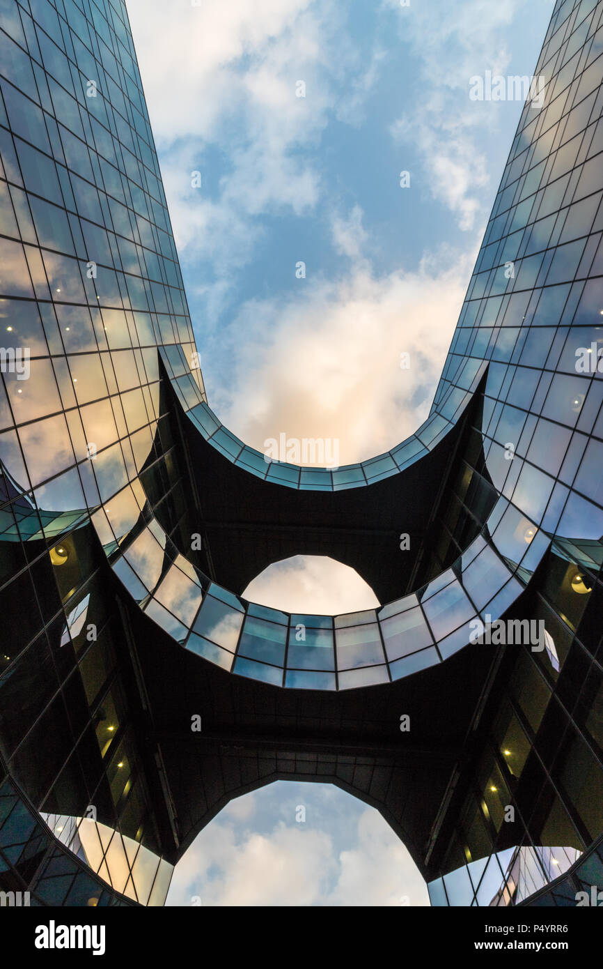 Pwc london bridge hi-res stock photography and images - Alamy