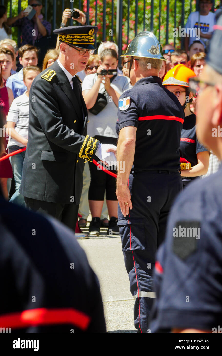 Firefighters from the 11th Batalion of French Fighters will defile in ...