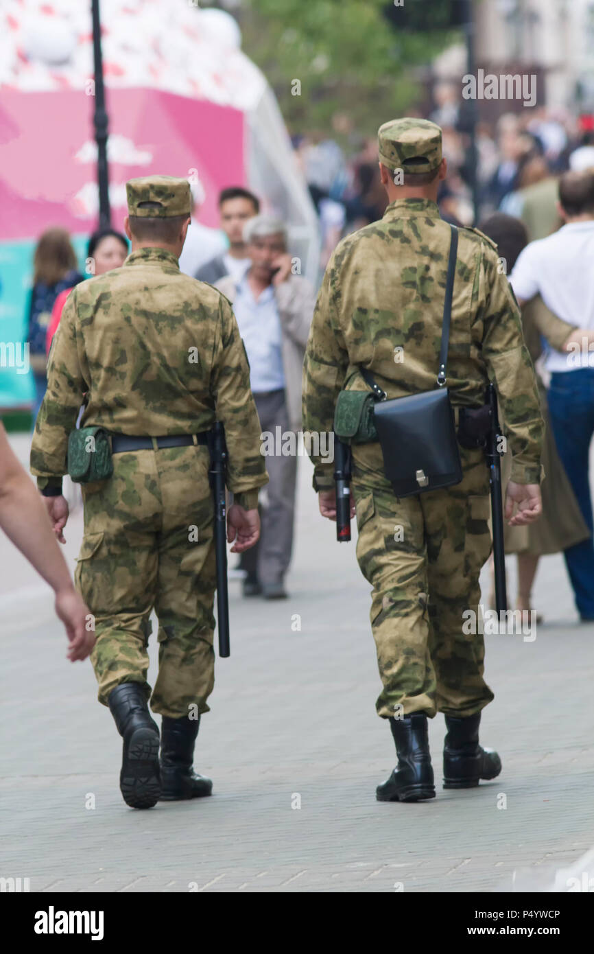 Two foot soldiers walk hi-res stock photography and images - Alamy