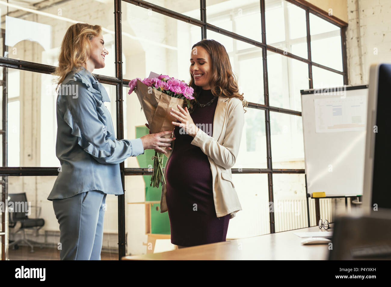 Woman pregnant work office colleague hi-res stock photography and ...