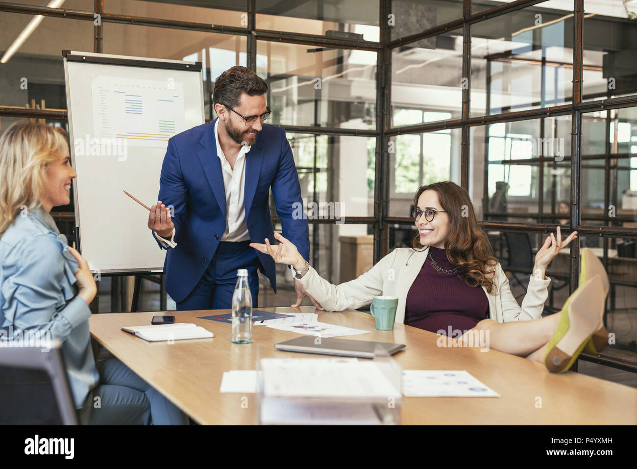 Man proposing woman work hi-res stock photography and images - Alamy