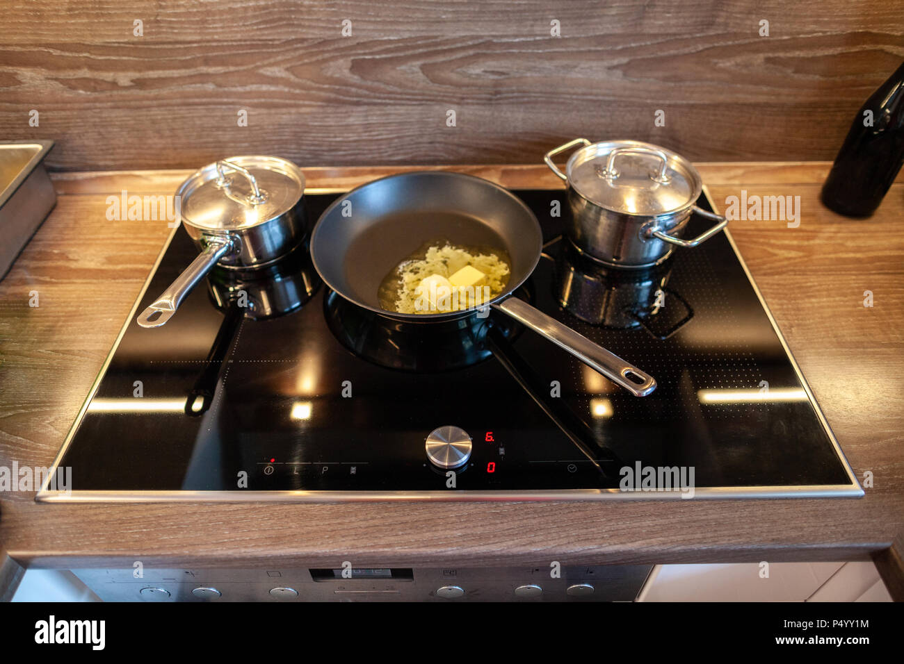 Melting metal piece hi-res stock photography and images - Alamy