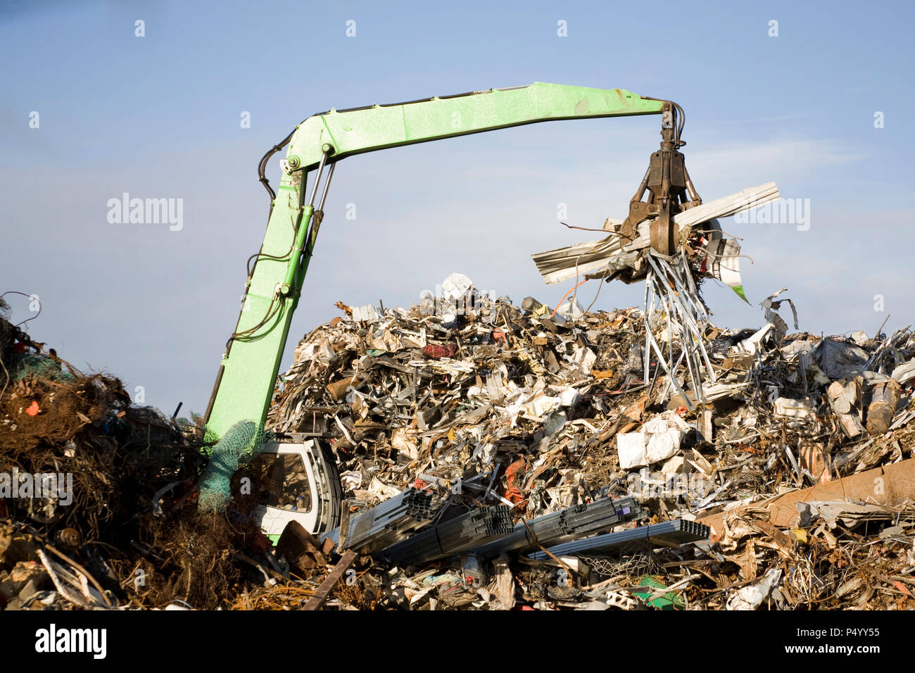 Claw loading hi-res stock photography and images - Alamy