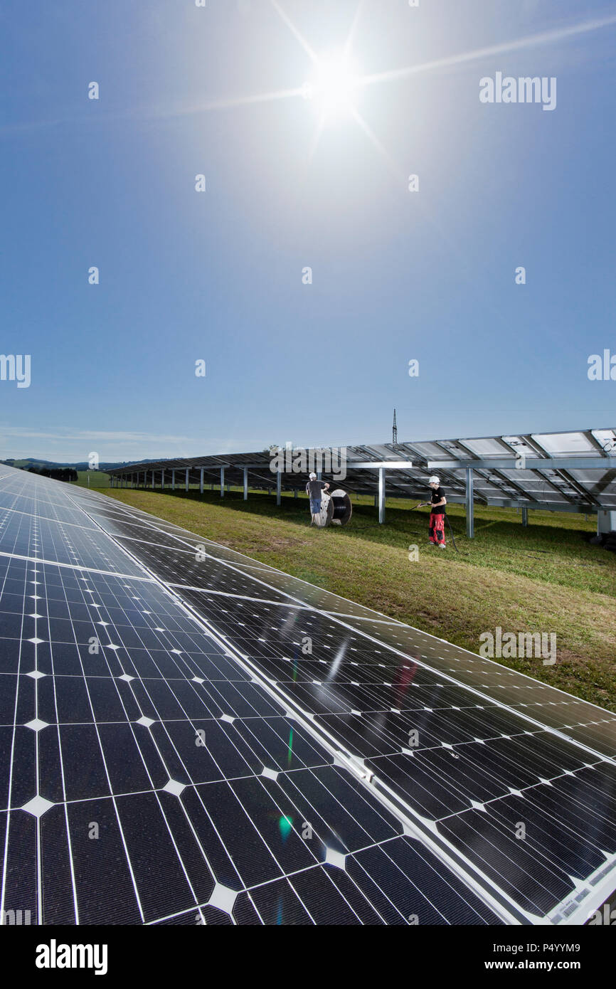 High voltage cable hi-res stock photography and images - Alamy