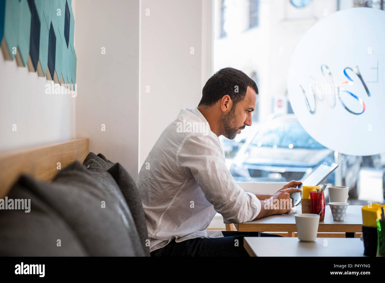 Man cafe not business hi-res stock photography and images - Alamy