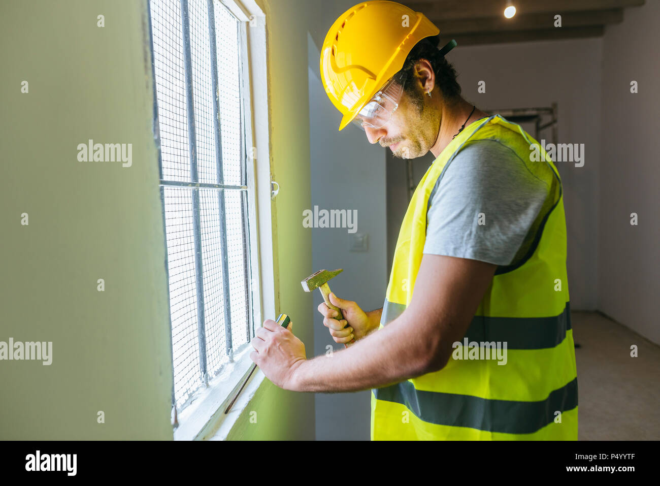 Hammer up the windows hi-res stock photography and images - Alamy
