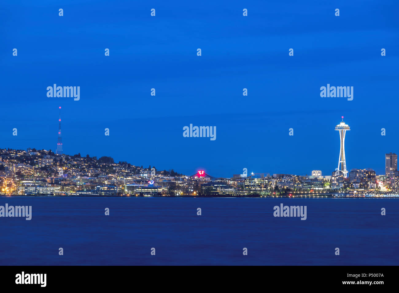 Skyline blue hour hi-res stock photography and images - Alamy