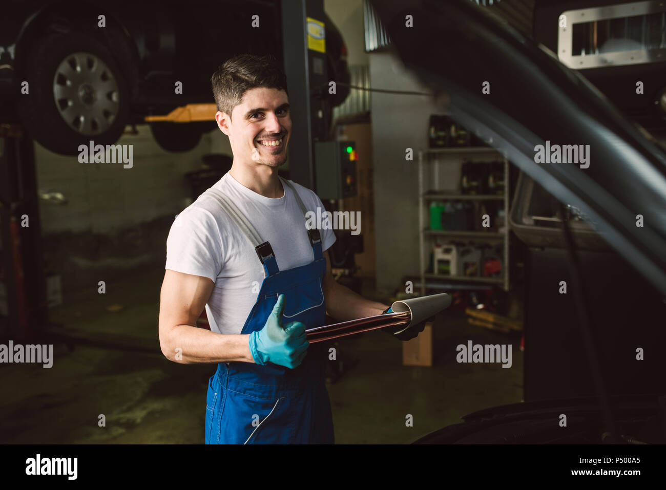 Mechanic workshop hi-res stock photography and images - Alamy