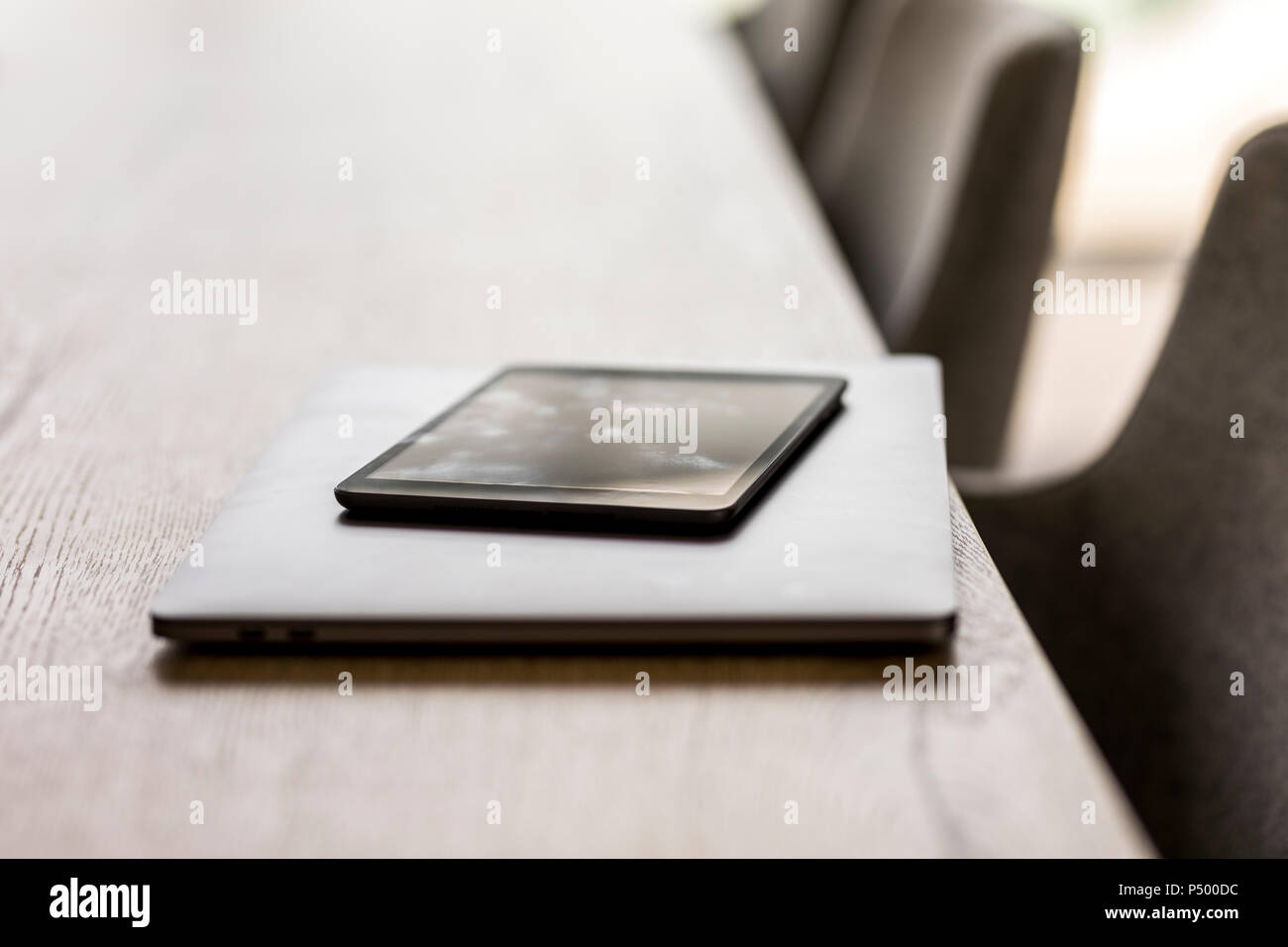 Digital tables hi-res stock photography and images - Alamy