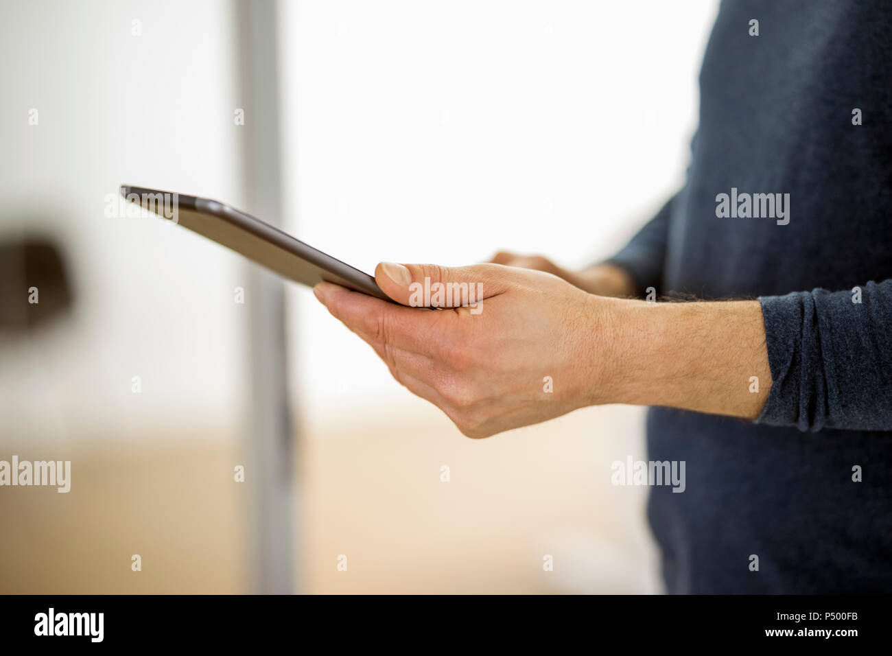 Office hand pc computers hi-res stock photography and images - Alamy