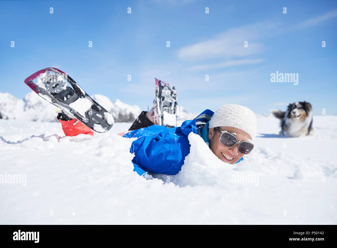 Hikers dog in snowy hi-res stock photography and images - Alamy