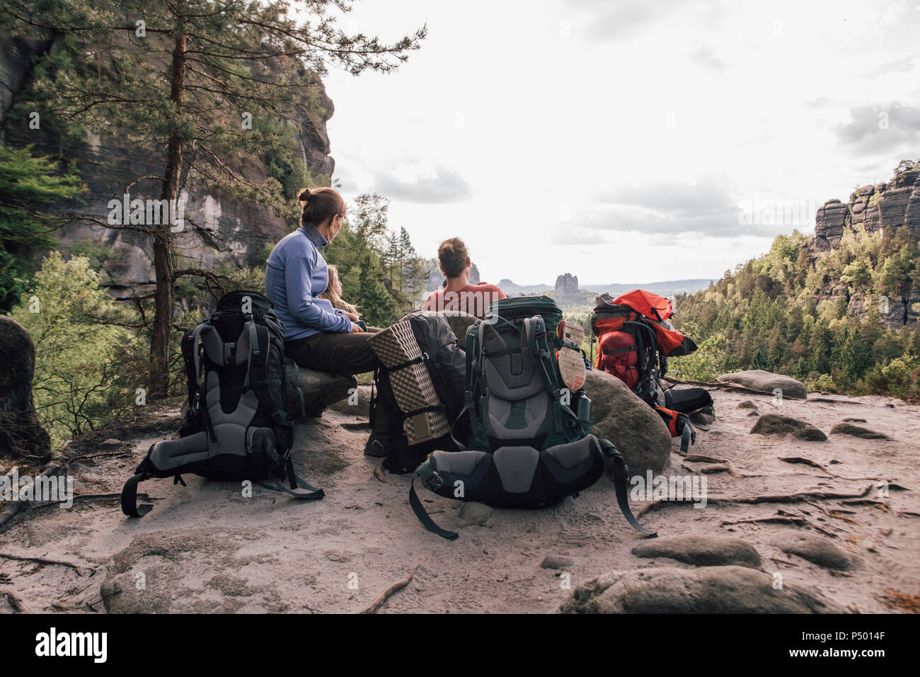 Friends hiking trip having break hi-res stock photography and images ...