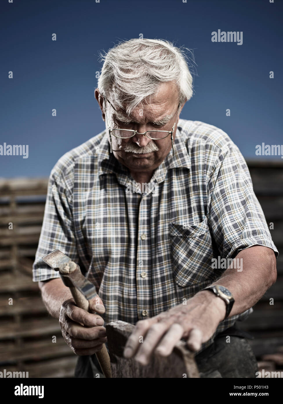 Expert stonemasons hi-res stock photography and images - Alamy