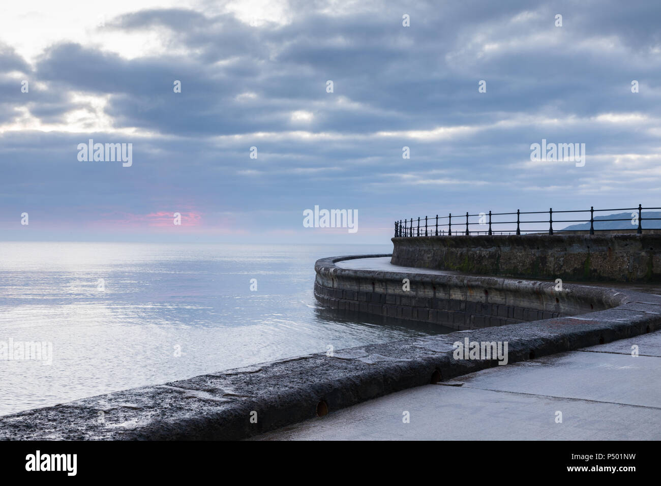 Scarborough sea defence hi-res stock photography and images - Alamy
