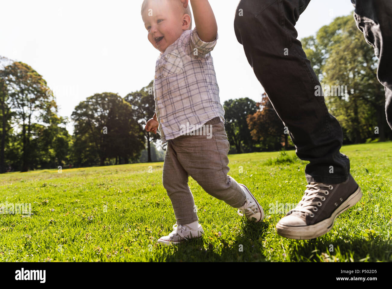 Children walking hand in hand back hi-res stock photography and images ...
