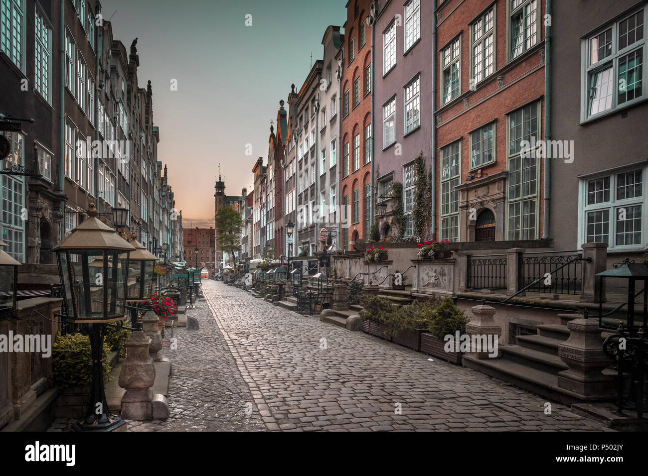 Cobblestone alleys hi-res stock photography and images - Alamy