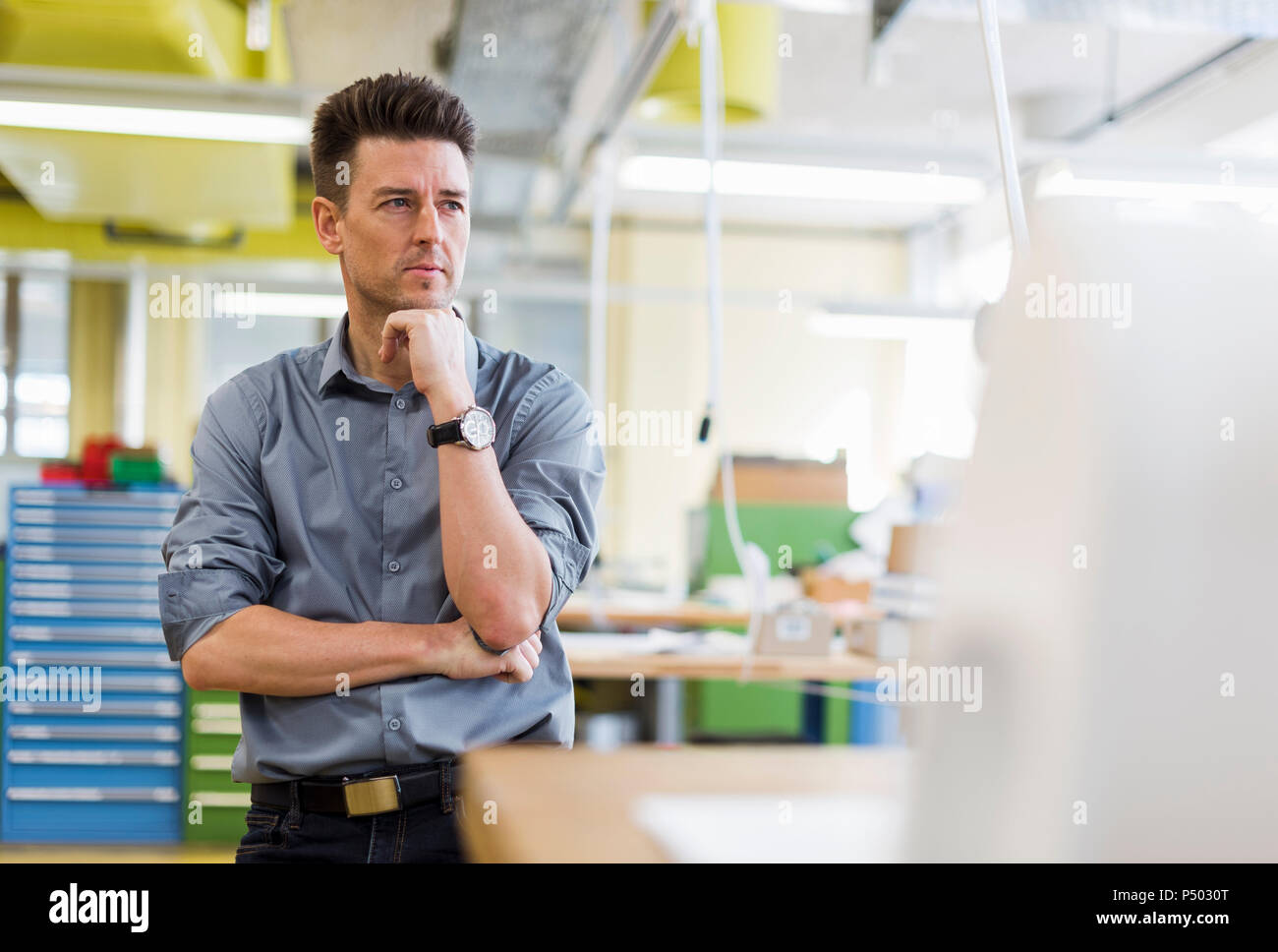 Look sideways man hi-res stock photography and images - Alamy