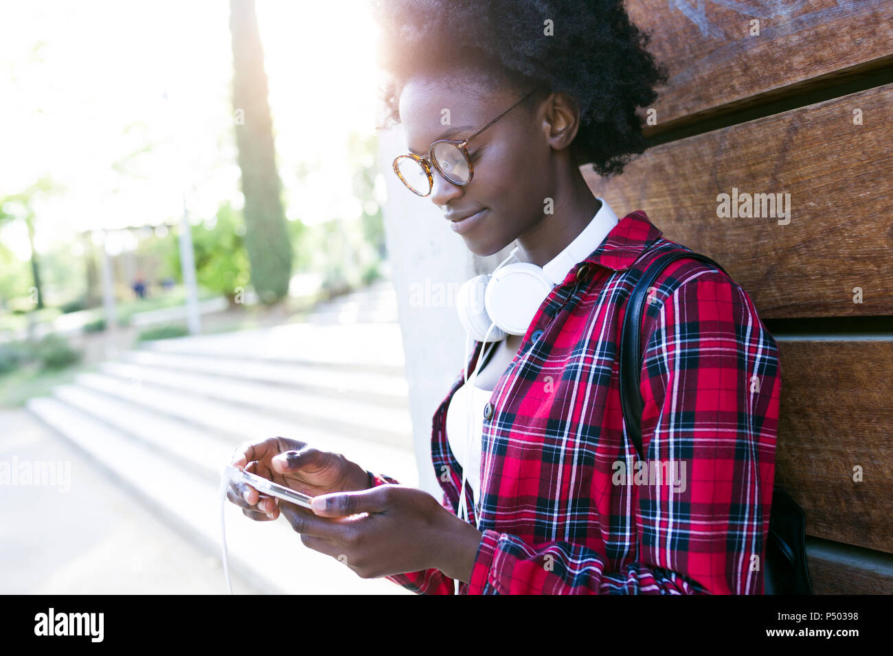 Africans with cell phones hi-res stock photography and images - Alamy