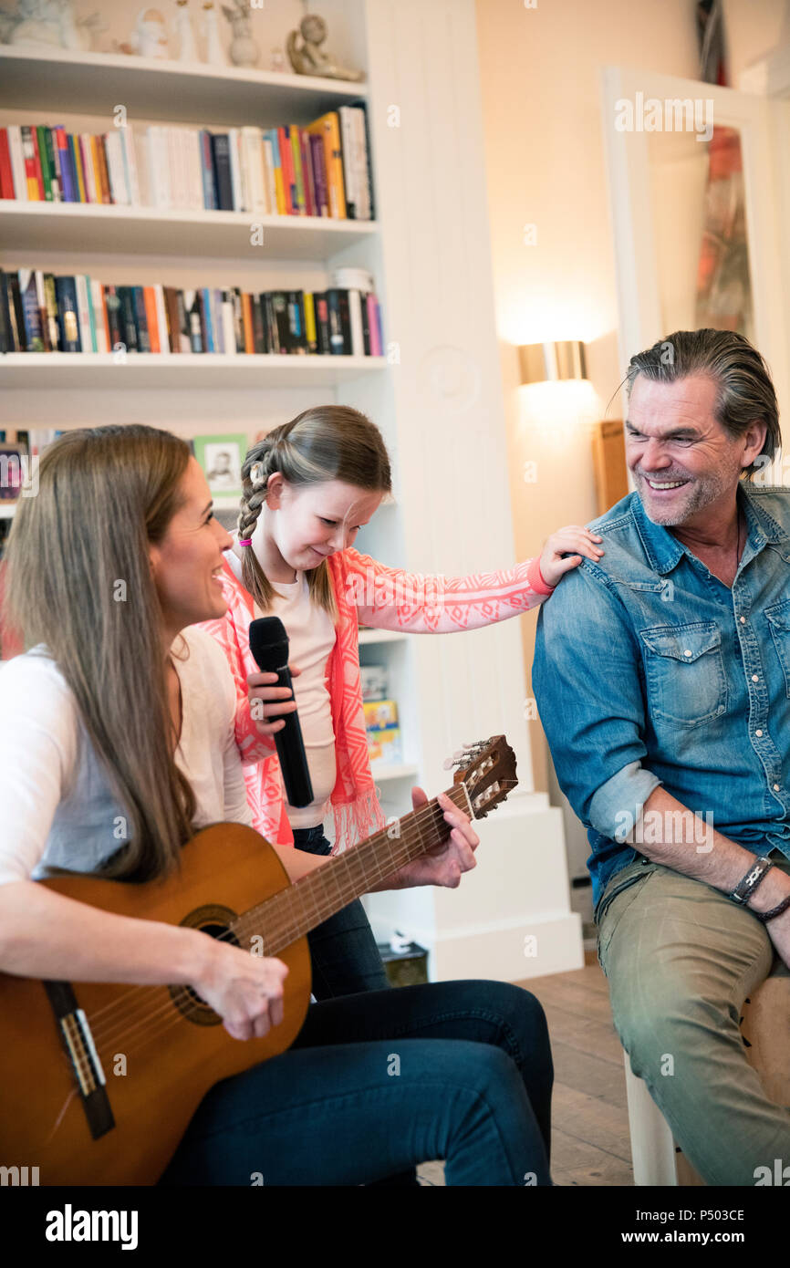 Music family hi-res stock photography and images - Alamy