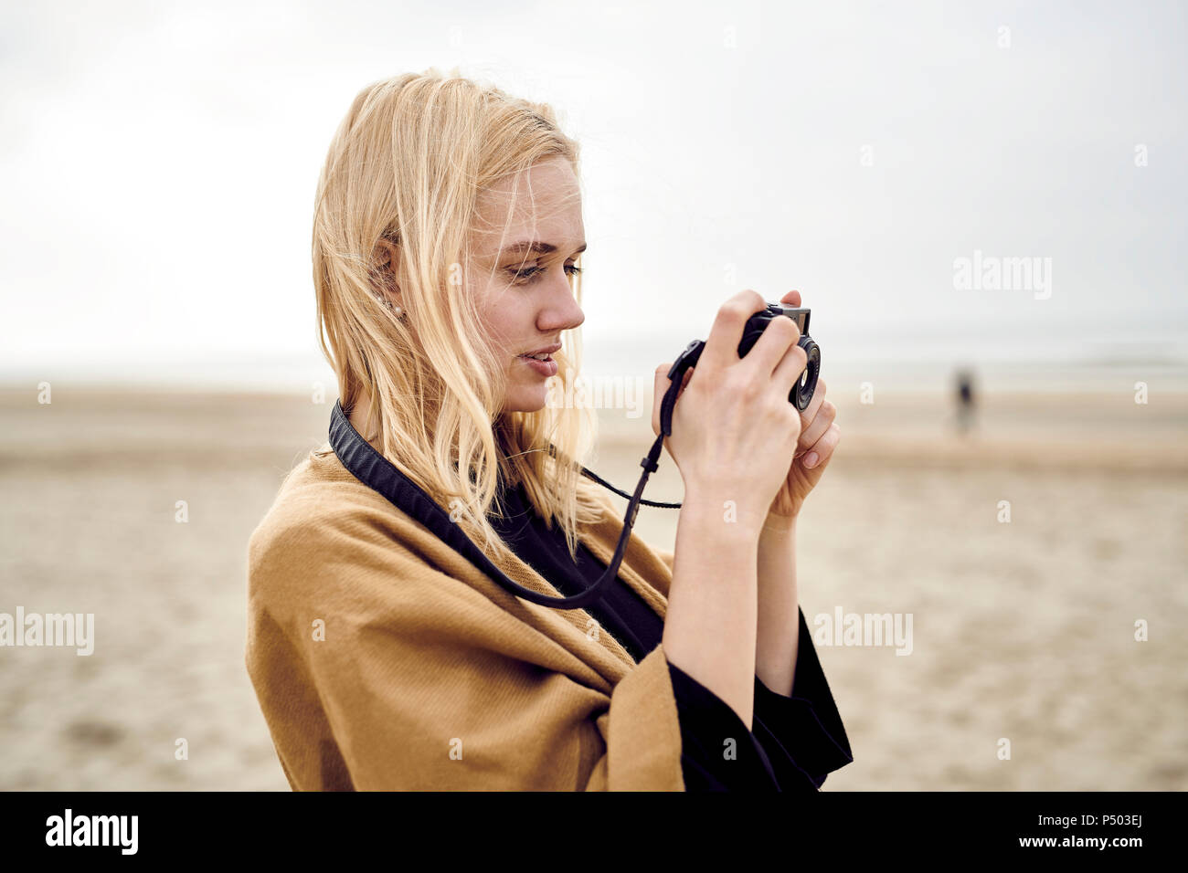 Using cameras hi-res stock photography and images - Alamy