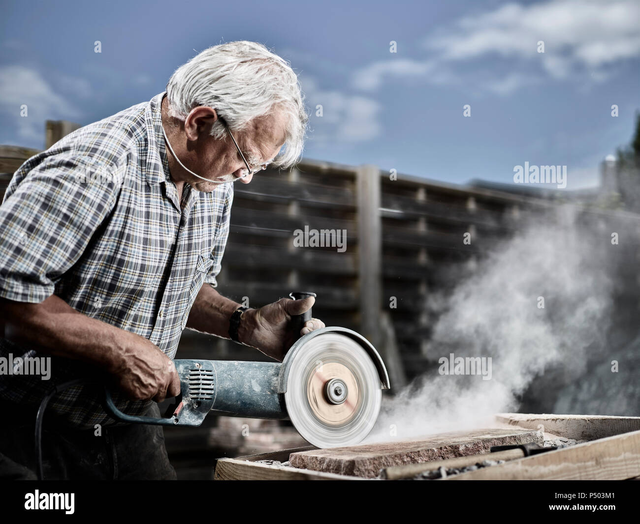Stonemason working on stone Stock Photo - Alamy