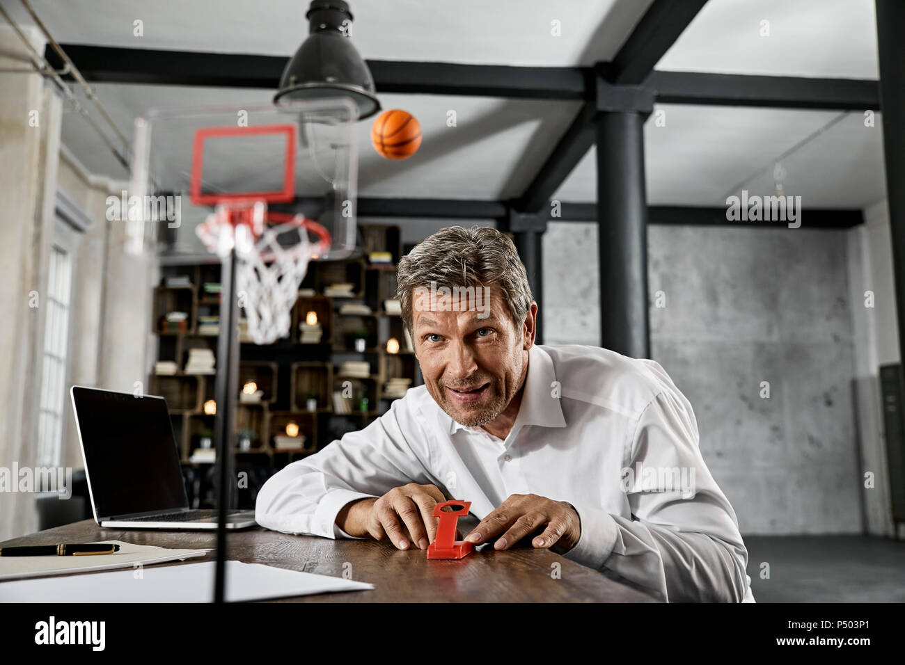 Office games hi-res stock photography and images - Alamy