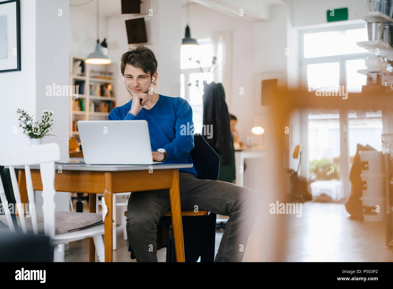 Man headphone laptop cafe hi-res stock photography and images - Alamy