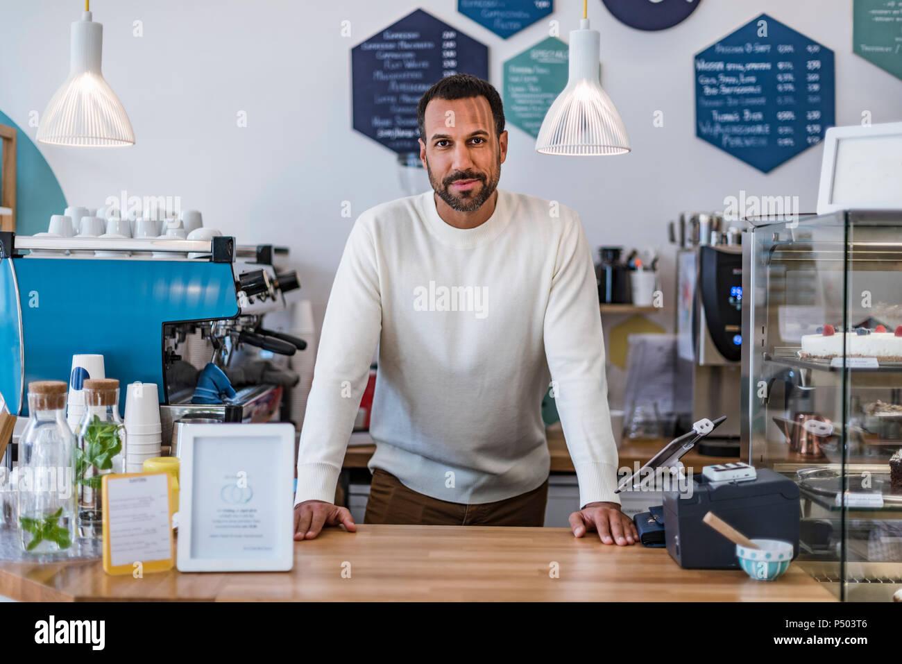 Behind counter coffee shop hi-res stock photography and images - Alamy