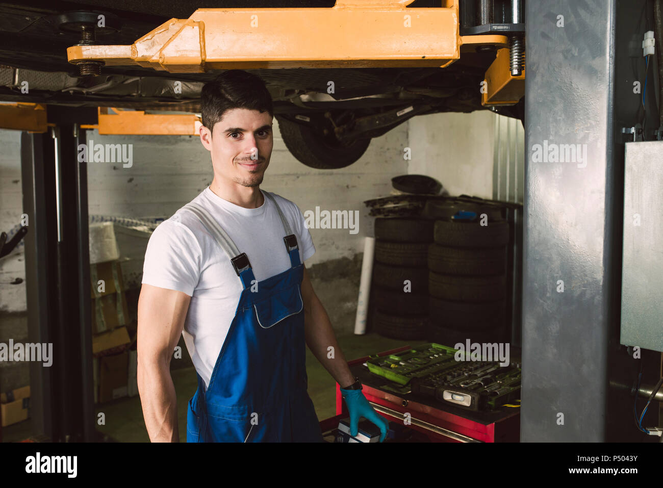 Mechanic workshop hi-res stock photography and images - Alamy
