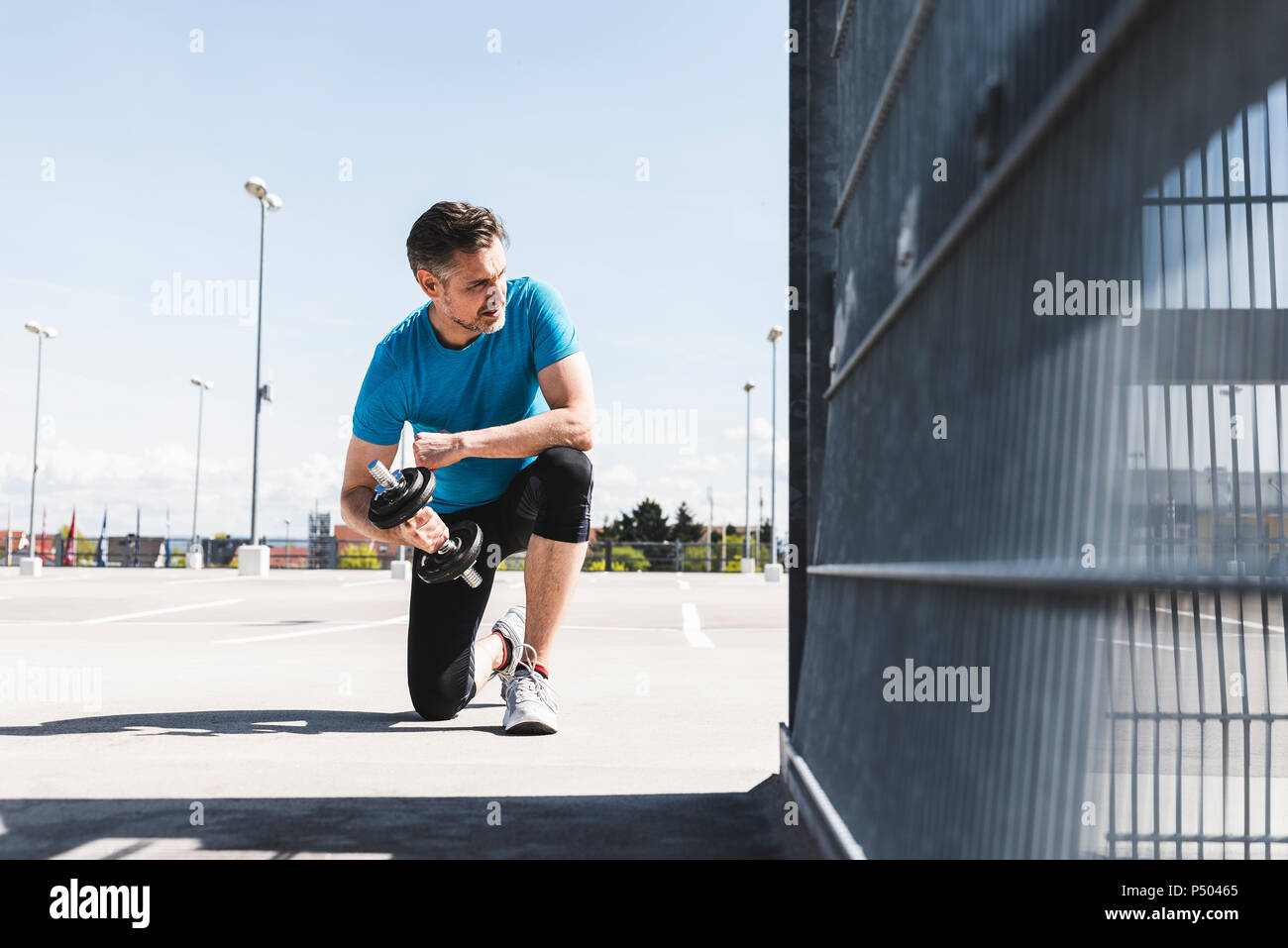 One armed man hi-res stock photography and images - Alamy