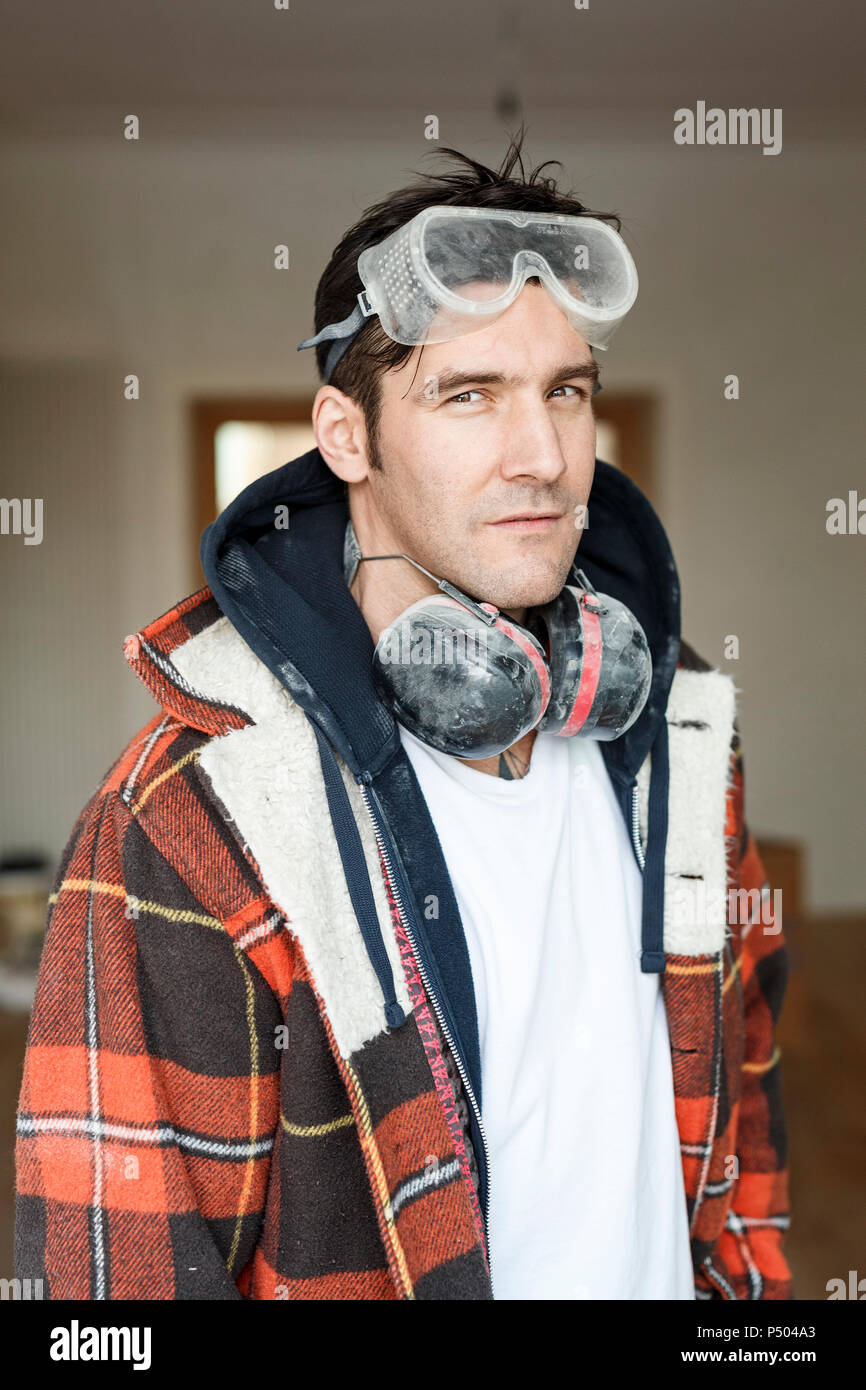 Portrait handyman hi-res stock photography and images - Alamy