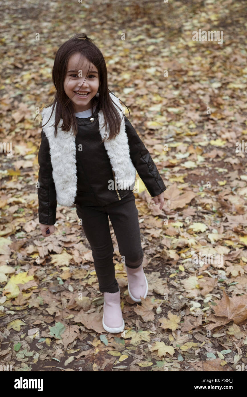 Little girl park hi-res stock photography and images - Alamy