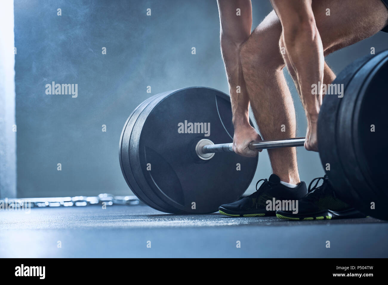 Deadlift man gym hi-res stock photography and images - Alamy