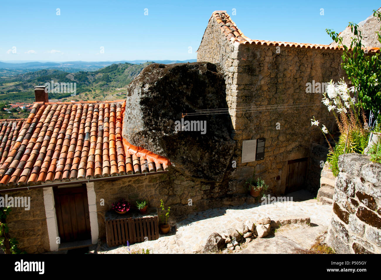 Granite stone houses hi-res stock photography and images - Alamy
