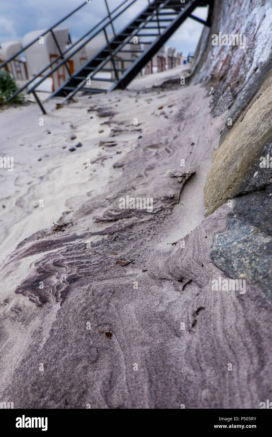 Structures in the sand hi-res stock photography and images - Alamy