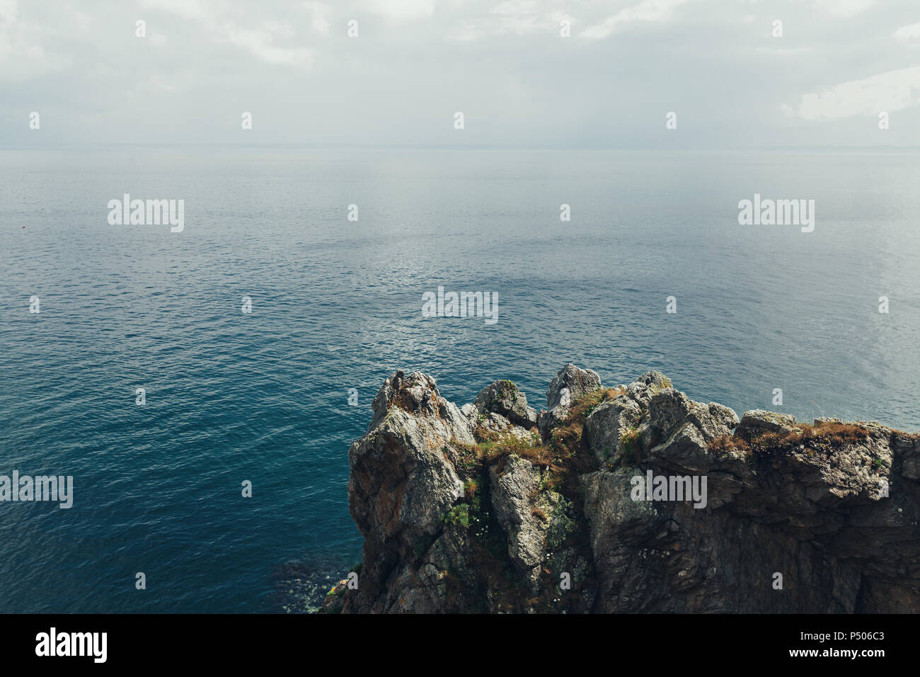 Sharp cliffs hang over the ocean, Dramatic marine background Stock ...