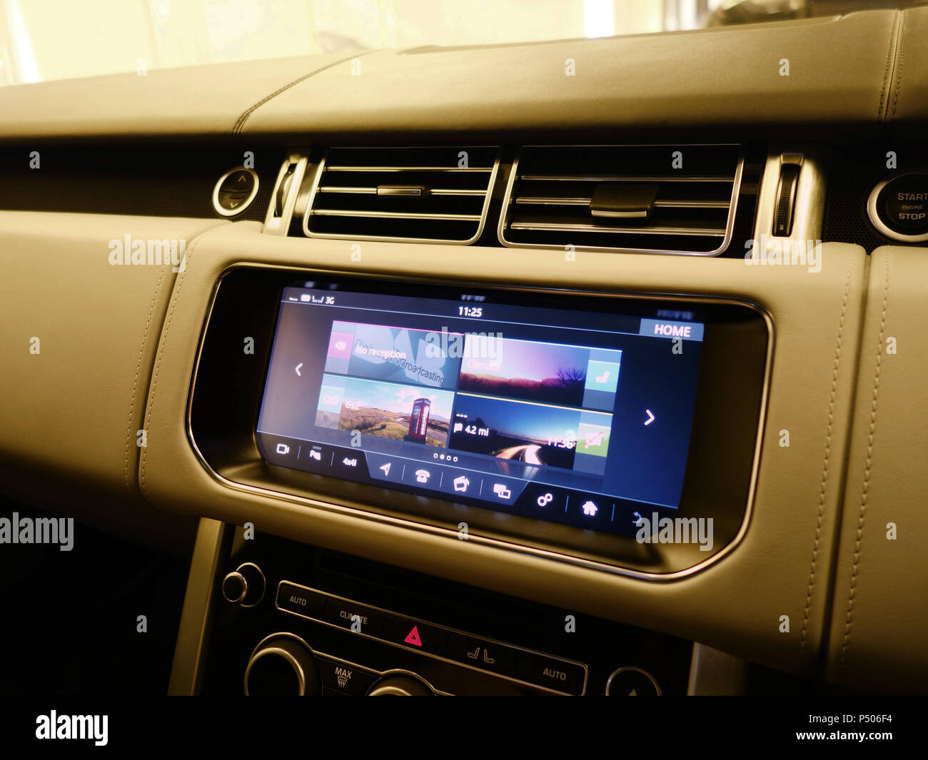 Range rover dashboard hi-res stock photography and images - Alamy