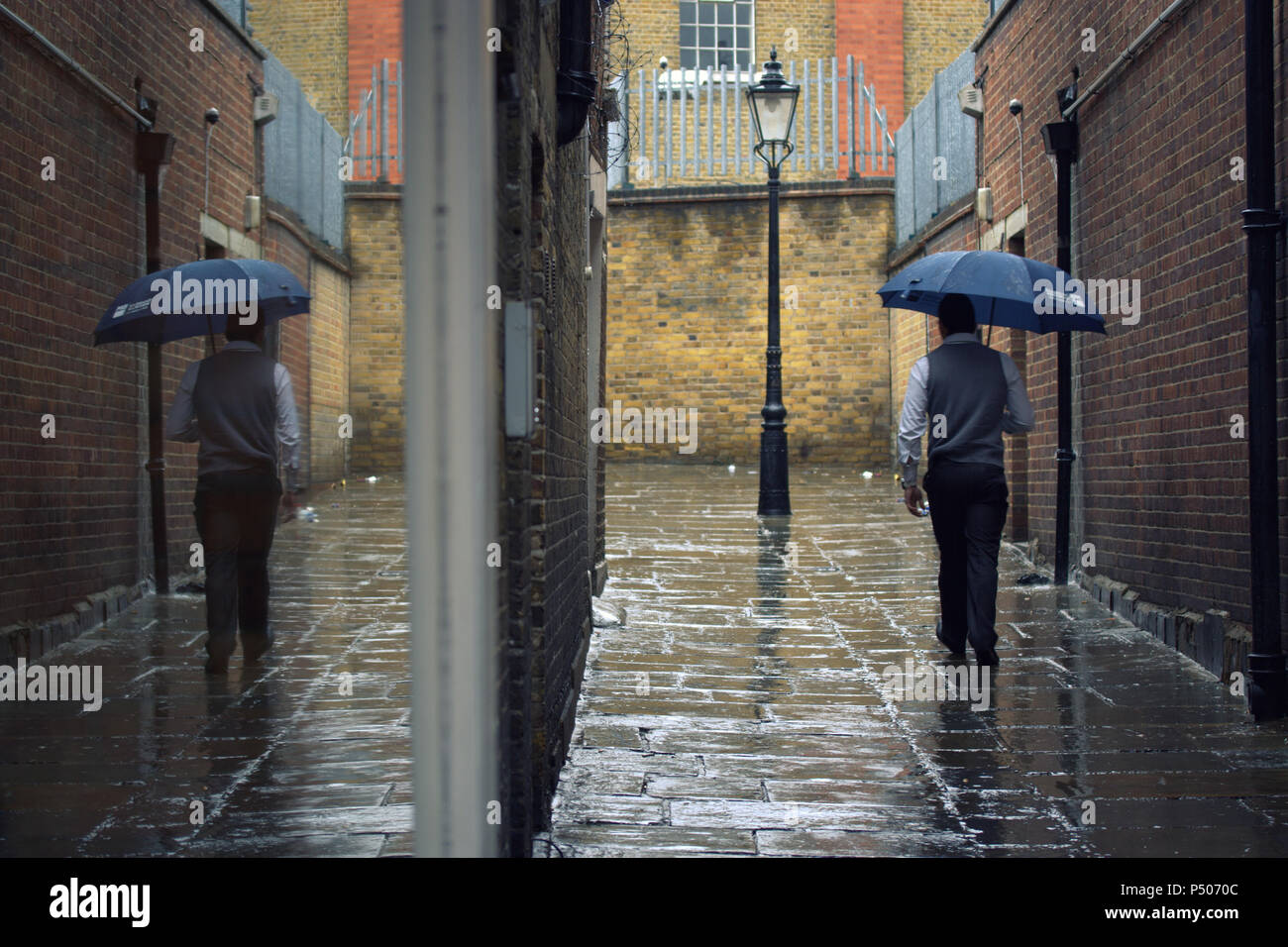 London rain miserable hi-res stock photography and images - Alamy
