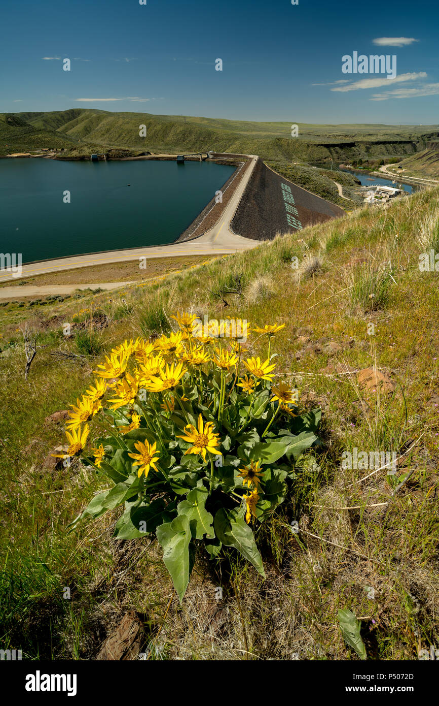 Earthen dam hi-res stock photography and images - Alamy